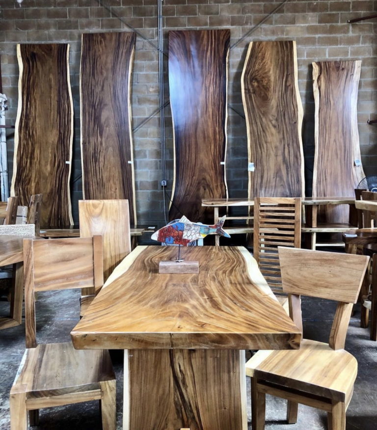 Dining Room - Two Frogs Hugging